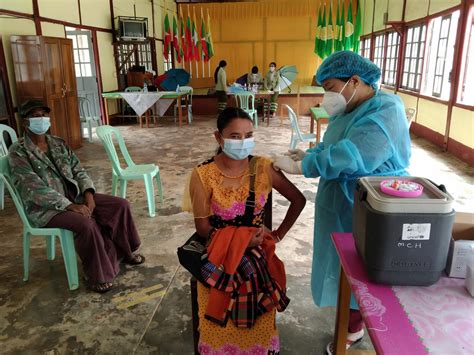 ပင်လောင်းမြို့နယ် အ ထ က ၂ ၌ ဦးစားပေးအုပ်စုတွင်ပါဝင်သူများအား ကိုဗစ် ၁၉ ရောဂါကာကွယ်ဆေး ဒုတိယအကြိမ