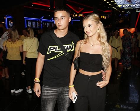 Kordula Stropnická Dráždí Fanoušky Z Dovolené U Stromu Ukázala V Plavkách Postavu Snů Galerie