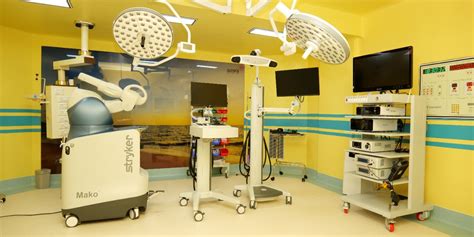‘worlds First Robotic Total Hip Replacement For A Polio Patient