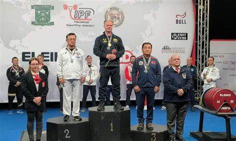 Пауэрлифтингийн ДАШТ ээс З Дорж хүрэл медаль хүртлээ