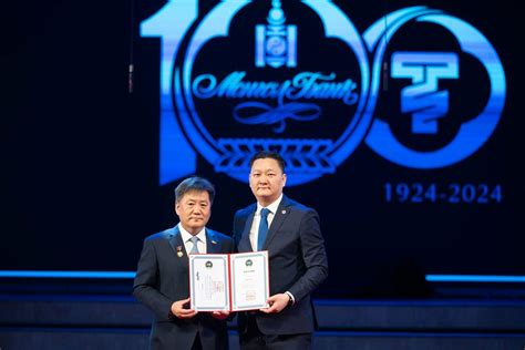 Монгол Улсын Ерөнхийлөгчийн зарлигаар Монголбанкийг Хөдөлмөрийн гавьяаны улаан тугийн одонгоор