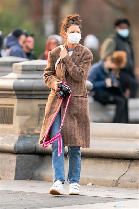 Katie Holmes Out At Washington Square Park In New York 01 02 2021
