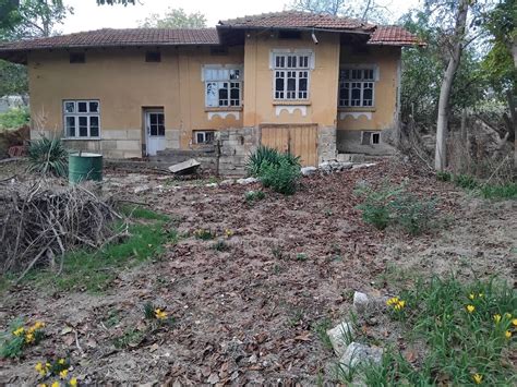 Продавам къща в с Червена вода Едноетажна къща 86 кв м РЗП 1500 кв м двор Къщи Вили