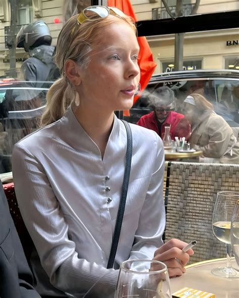 Cute Girl With Wine 🍷 R Smokingwomen