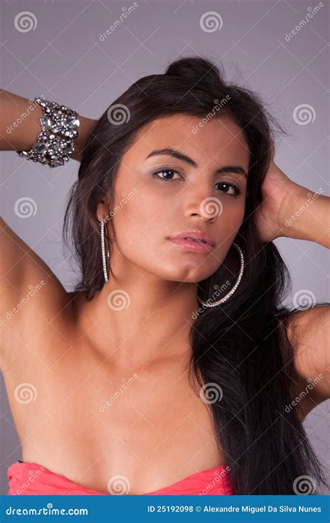 Mujer Latina Hermosa Y Sensual Foto De Archivo Imagen De Sensual Persona