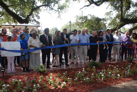 Ribbon Cutting Ceremony Of The Oaks At Crosby Commons Picayune Item