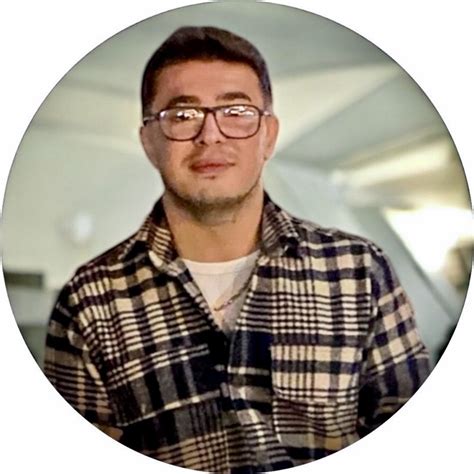 میلاد شجاعی وبمستر