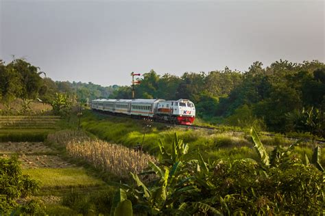 Kereta Api Wallpapers Top Free Kereta Api Backgrounds Wallpaperaccess
