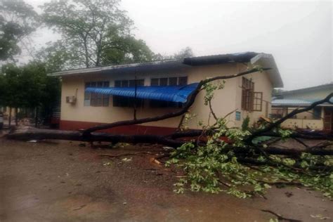 အောင်လံမြို့နယ်တွင် လေပြင်းတိုက်ခတ်မှုကြောင့် လူနေအဆောက်အအုံများ