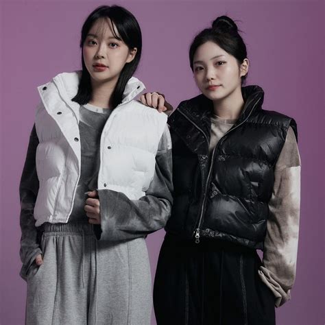 글로시 크롭 패딩 베스트 자켓 화이트 감도 깊은 취향 셀렉트샵 29cm