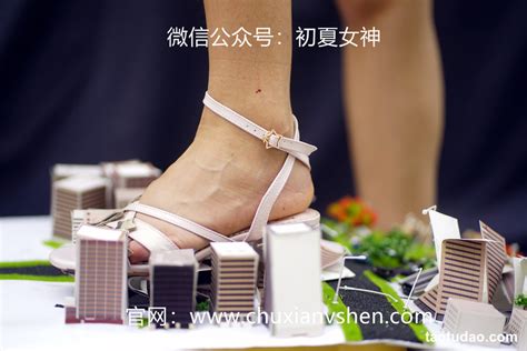 初夏女神 No066 点点 误入小人国 110p1v/411gb 套图岛 初夏女神 No066 点点 误入小人国 110p1v/411gb 套图岛