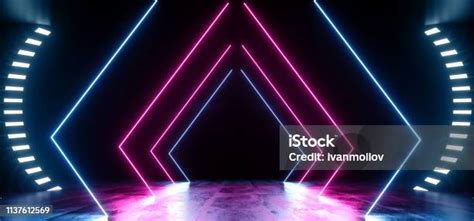 네온 어두운 그런 지 콘크리트 배경 아스팔트 착시 형광 보라색 파란색 활기찬 빛나는 빈 공간 공상 과학 Fi 미래 우주선 무대 3d 렌더링 0명에 대한 스톡 사진 및 기타