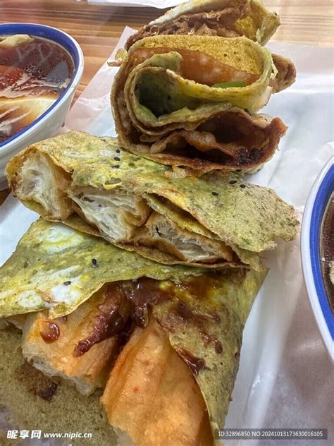 煎饼果子摄影图传统美食餐饮美食摄影图库昵图网
