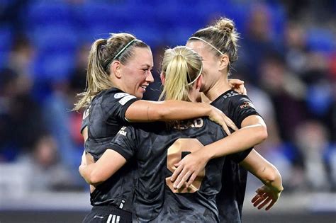 Beth Mead Katie Mccabe Oct19