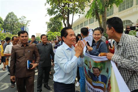 លោក ឃួង ស្រេង ៖ រដ្ឋបាលរាជធានីភ្នំពេញអនុញ្ញាតឱ្យបងប្អូនរស់នៅក្នុងលំនៅឋានបុរីវីអាយភីធម្មតា