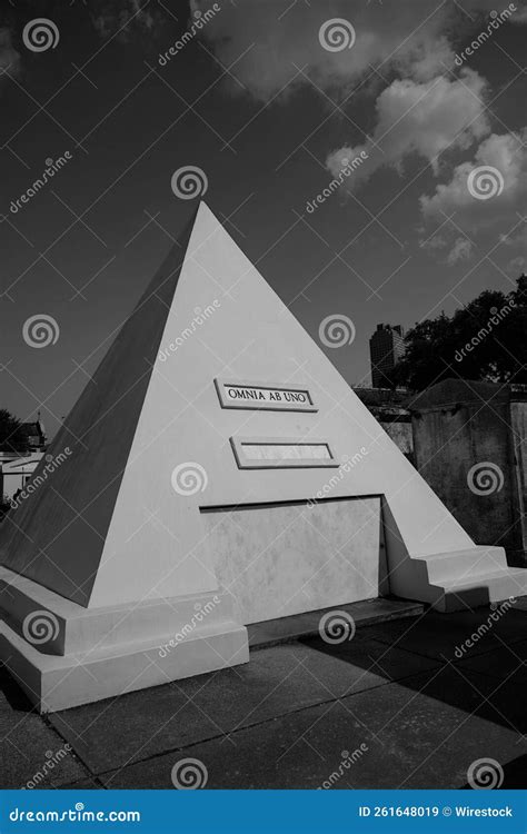 Grayscale Vertical Shot Of Nicolas Cage S Pyramid Tomb At St Louis