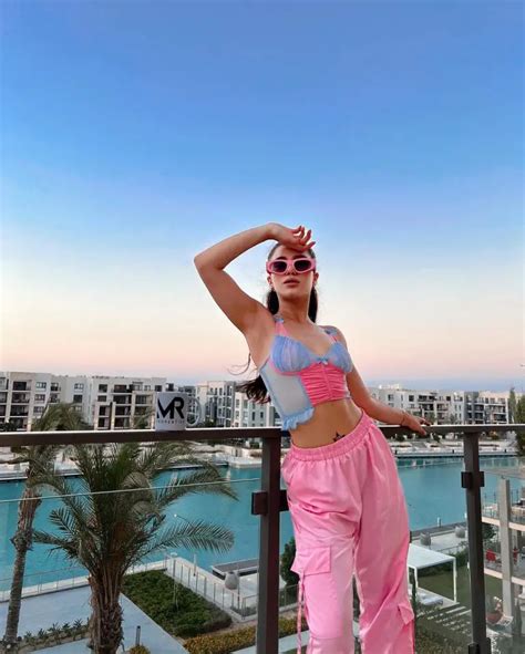 Explore 23 Pink Summer Outfits From Neon To Light Pink Styles Hot