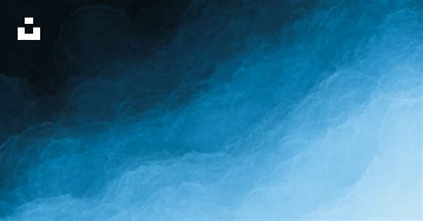 파란색과 검은색 배경에 흰 구름이 있습니다 사진 Unsplash의 무료 낳다 이미지