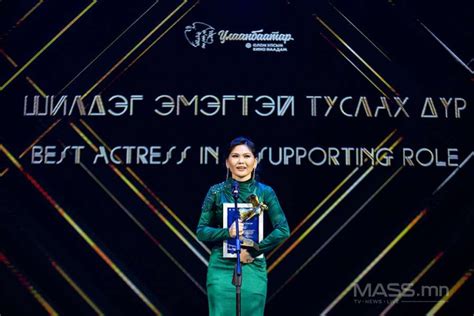 Шар гэгээ уран сайхны кино Хангарьд цомын эзэн боллоо