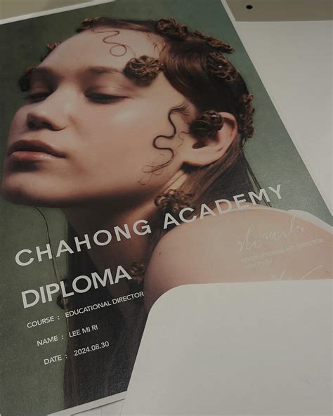 차홍아르더 아뜰리에 도산‘ 이미리 청담동미용실 굵게 흐르는 레인펌 디자인 풀 때도 묶을 때도 내추럴한 컬링으로 예쁘게 손질하세요 🤍 차홍아르더도산