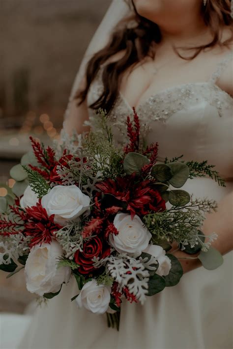 Burgundy White And Green Winter Wedding Flowers Reveal And Review
