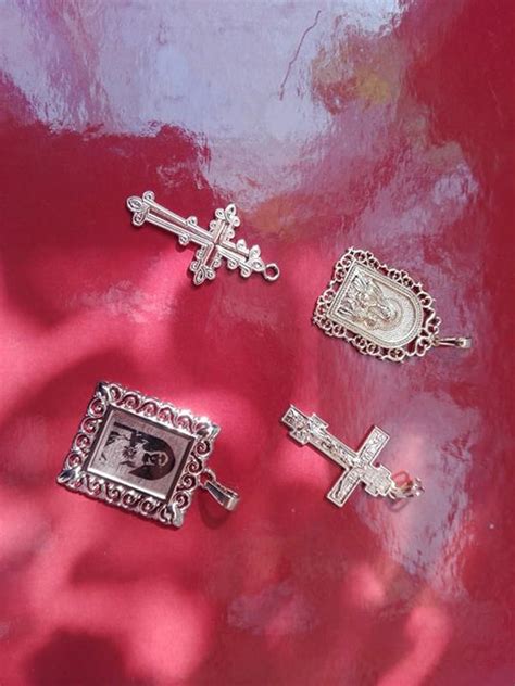 Хрестики та іконки — ціна 100 грн у каталозі Кулони Купити аксесуари за доступною ціною на Шафі