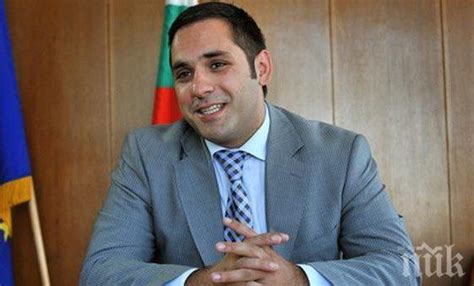 ИЗВЪНРЕДНО В ПИК АБВ иска главата на ключов министър Информационна агенция ПИК