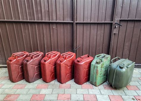 Распродаю! - Железные канистры 20л - 500р/шт. Канистра УАЗ - 2000р ...