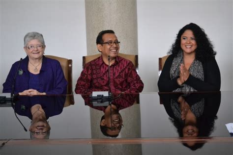 Maya Soetoro Indonesia Menginspirasi Saya” Universitas Gadjah Mada