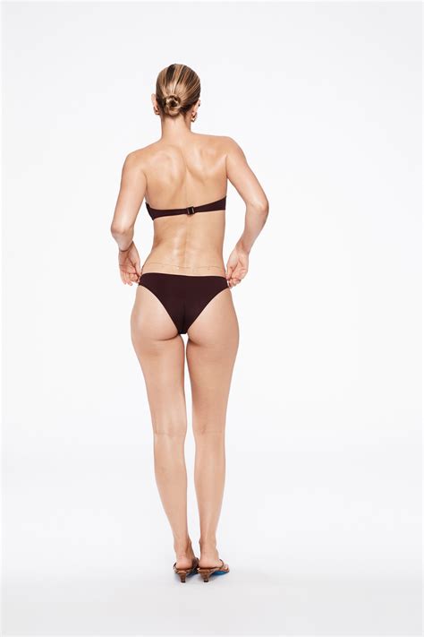 Curve Bottom In Fig Eco Compression Tropic Of C