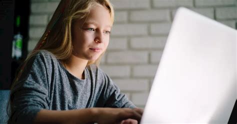 gcses and a levels could be taken on computers from 2026 belgique