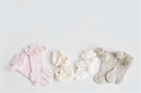 니트 양말 어린이 옷 및 뜨개질을위한 액세서리 바느질과 뜨개질 취미와 창의력 어린이를위한 니트 손으로 만든 취미와 창의력 0명에 대한 스톡 사진 및 기타 이미지 Istock