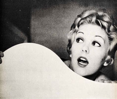 In All The Excitement Kim Novak Found Someone New Vintage Paparazzi