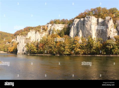 Blick auf die Weltenburger Enge bei Weltenburg im Altmühltal in Bayern ...