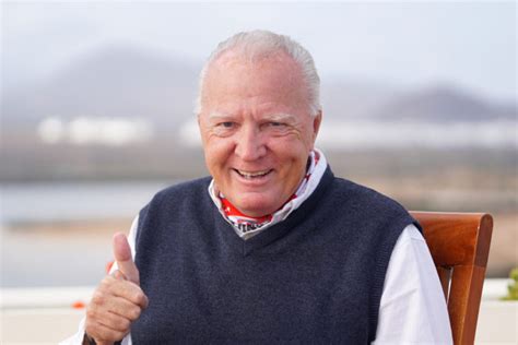 Kenneth Gasque Canary Trip Booking