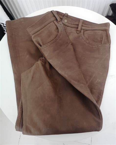 Vintage Women Raphael Brown Gem