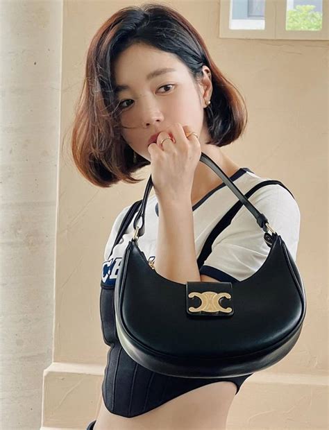 패션엔 ‘결혼 11년차 기은세 짧아도 너무 짧아 시선강탈 초미니 걸리시룩