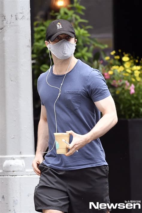 다니엘 래드클리프 근황 포착 오늘은 해리포터 생일[파파라치컷]