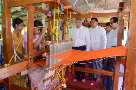 ရုရှားဖက်ဒရေးရှင်းနိုင်ငံ ဘူရားတီးရားပြည်နယ်အကြီးအကဲနှင့်အဖွဲ့ ရွှေတိဂုံစေတီတော်မြတ်ကြီးအားဖူးမ