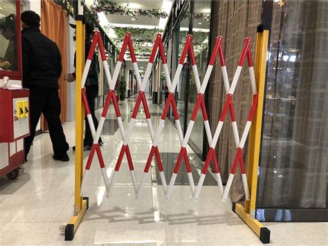 Outdoor Retractable Traffic Fence Scalable Road Safety Barriers