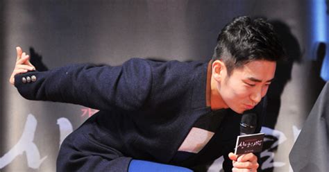 [포토엔]이정수 북한군 고문방법 비둘기 자세 재현