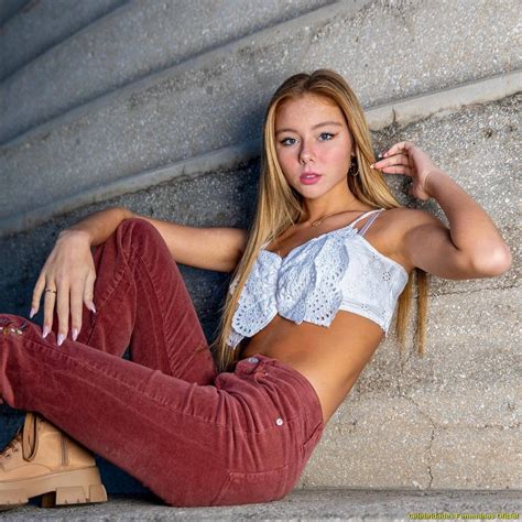 Celebridades Femeninas Oficial Hannah Kenerly Hace Tiempo Que Les