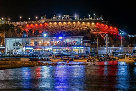 Vista Nocturna Al Balcón Del Mediterráneo Benidorm España Imagen De