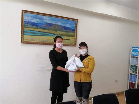 Сумын Засаг Даргын а 21 дугаар захирамжийн дагуу төрийн албан хаагч бүр 10 ширхэг маск хийж