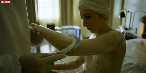 Naked Roxane Duran In Perfume