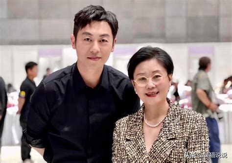 Li Shaohong Posted A Group Photo Of The Huabiao Award Tang Guoqiang And Liu Xiaoqing Are