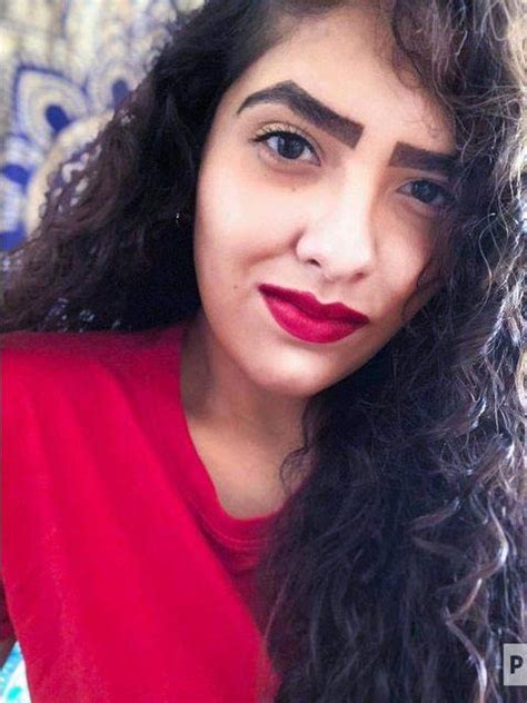 25 девушек с такими жуткими бровями что у них просто необходимо отобрать косметику