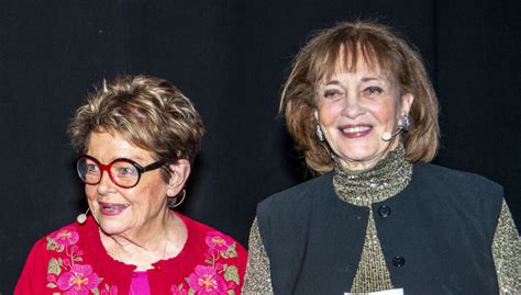 Malene Schwartz Tager Maude Med Sig I Graven