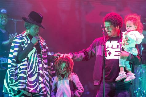 Kako Je Lauryn Hill Med Nastopom Ganil Njen Prvorojenec Foto