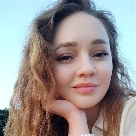 Yuliia Kirichenko Julia Kirr • Threads Say More